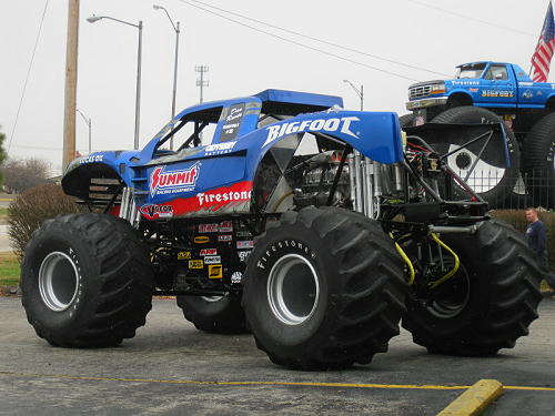 Bigfoot #18 - Desert Truck meets Monster Truck - Blue Oval Trucks