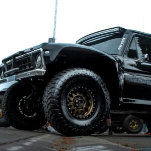 Roadhazard - 1975 Ford F100 PreRunner - Blue Oval Trucks