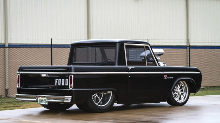 Pro Street 1967 Ford Bronco - Blue Oval Trucks